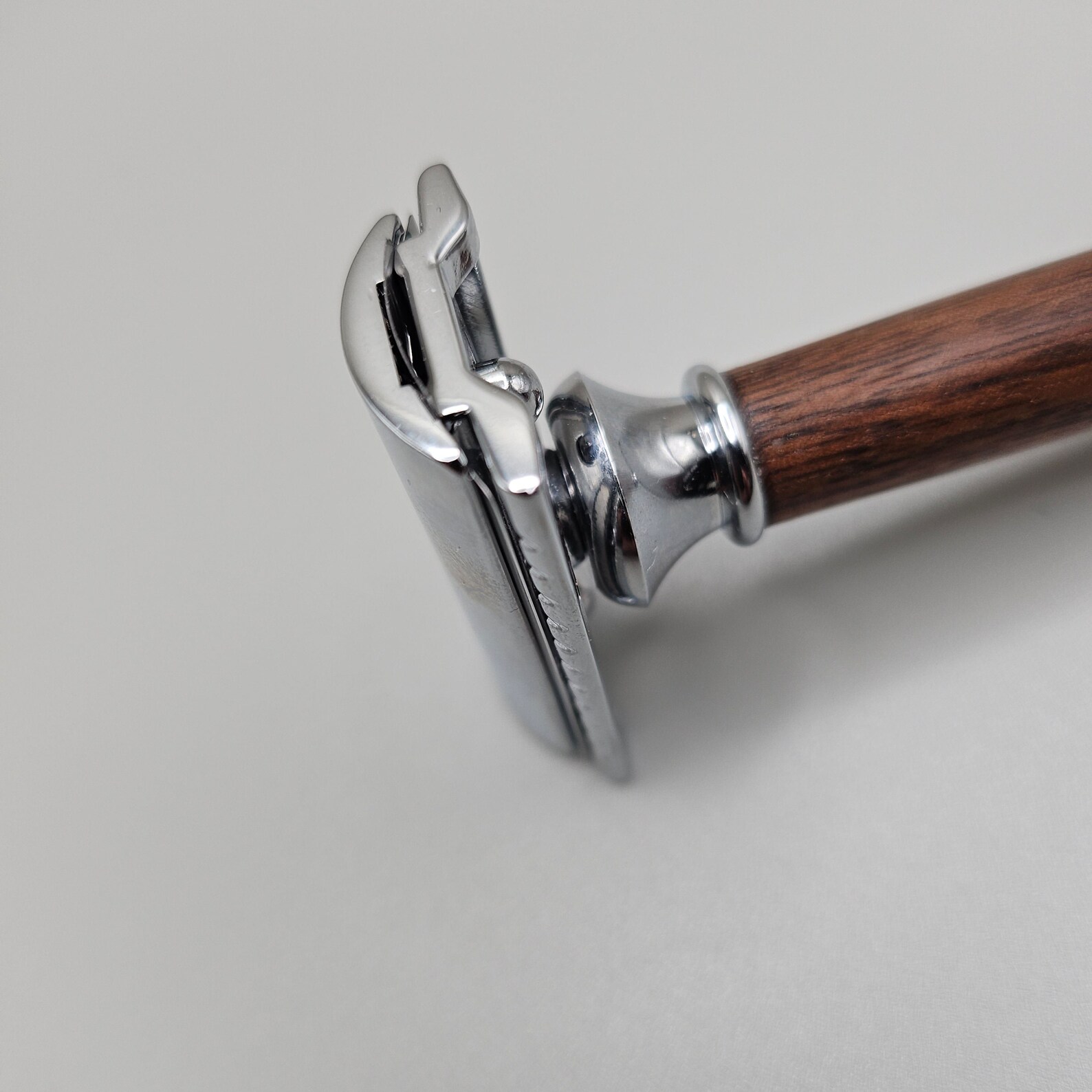DE Safety Razor With Walnut Wood Handle - Etsy