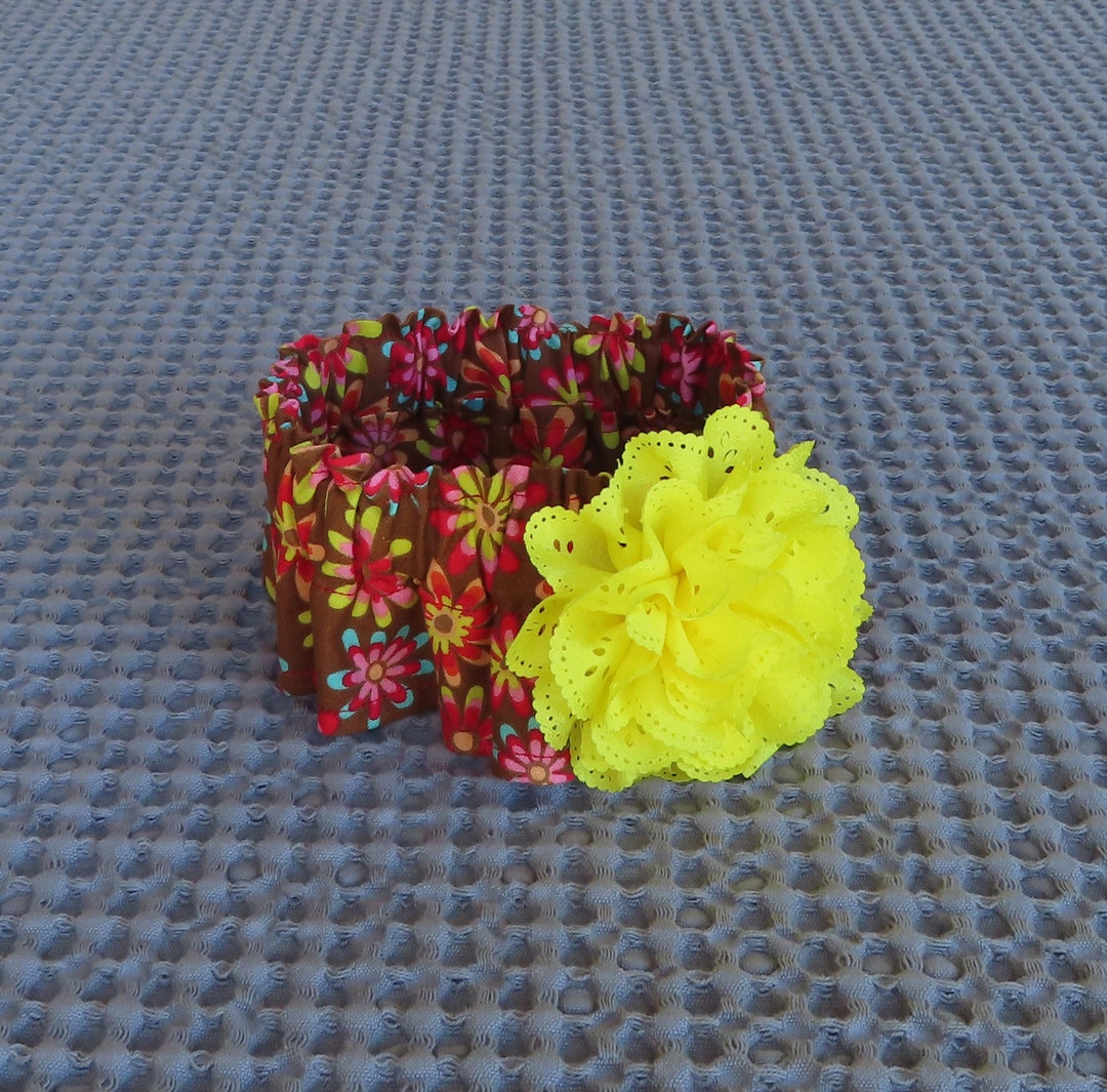 Dog Ruffle Collar, Daisies on Caramel Dog Scrunchie Collar, With Lemon ...