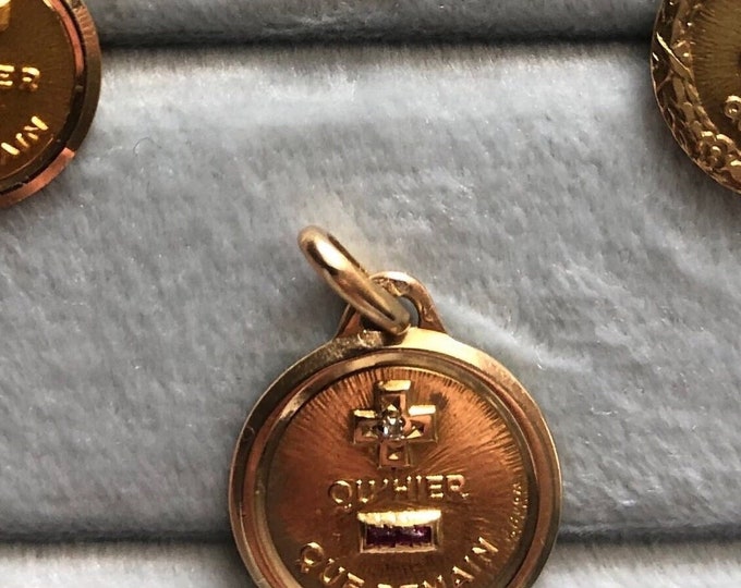 A. Augis Love Token Pendant Plus Quhier Moins Que Demain - Etsy