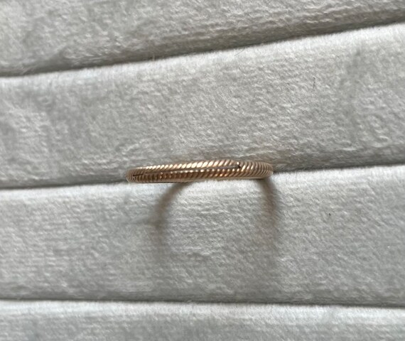 Victorian 15K Chased Split Ring - Gem