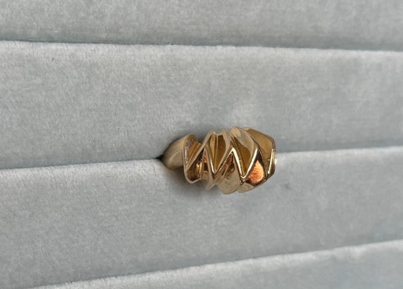 Vintage 14K Gold Zig Zag Dome Ring - Gem