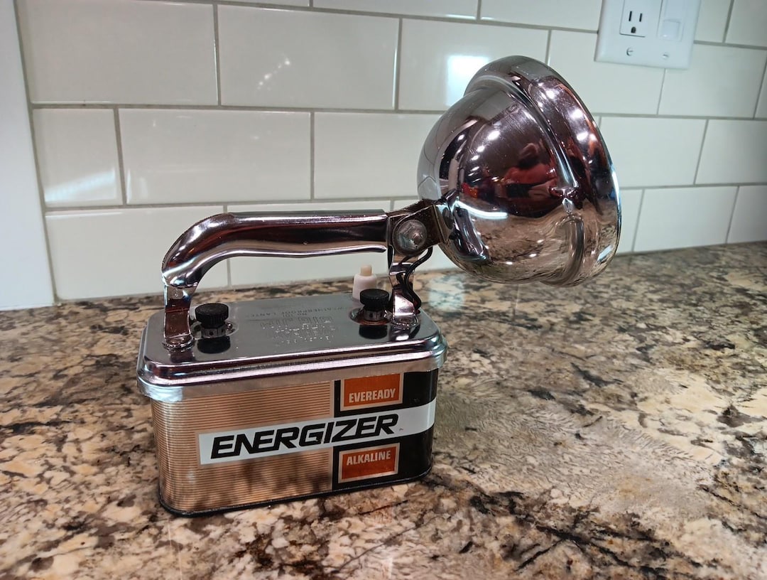 WORKING Eveready Vintage Big Jim Flashlight 6v 101 Battery Weatherproof ...