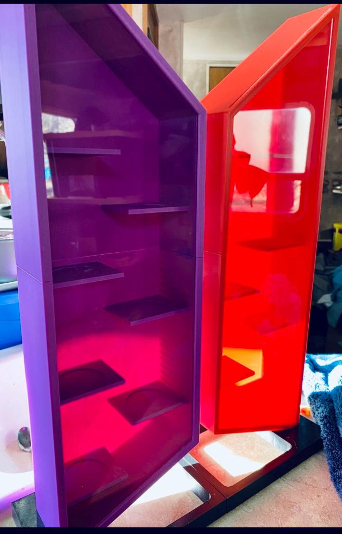 BTS B.T.S. Tiny TAN Happy Meal Toy & Card Shelf Display for 14 Figures ...