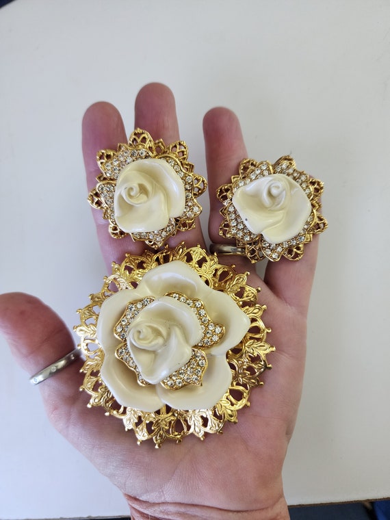 Rare Signed CRAFT Huge Dimensional Gold Tone White En… - Gem