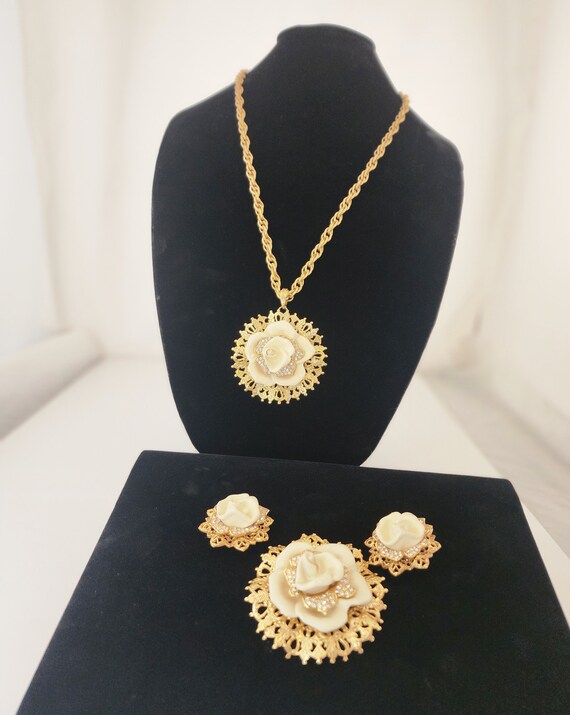 Rare Signed CRAFT Huge Dimensional Gold Tone White En… - Gem