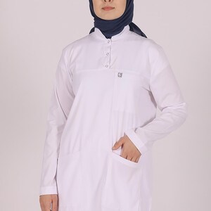 White Muslim Scrubs Set – 4 Way Stretch Hijab Nurse, Dentist ...