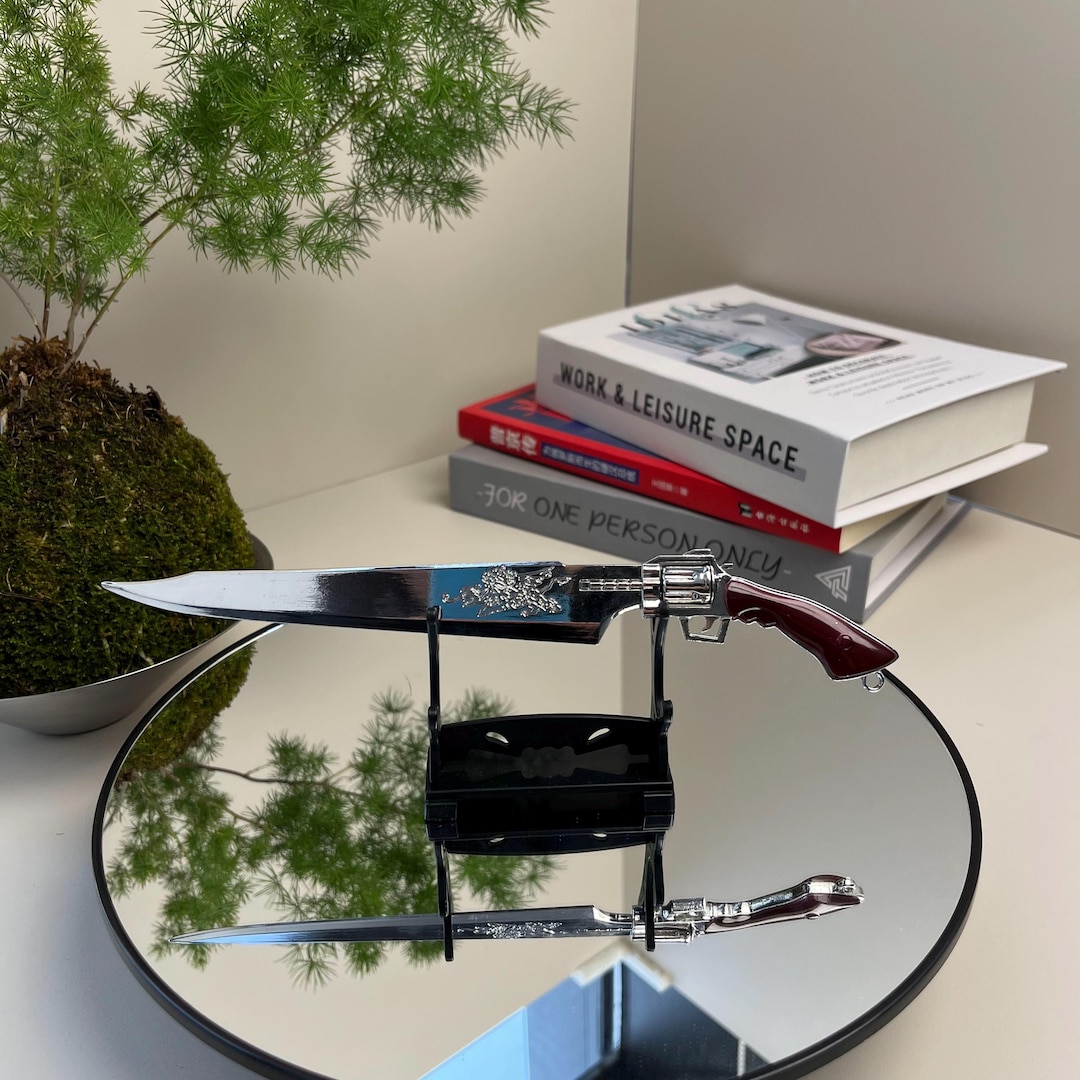 Final Fantasy Viii, Large Squall Gunblade Leonhart, Griever Amulet With ...