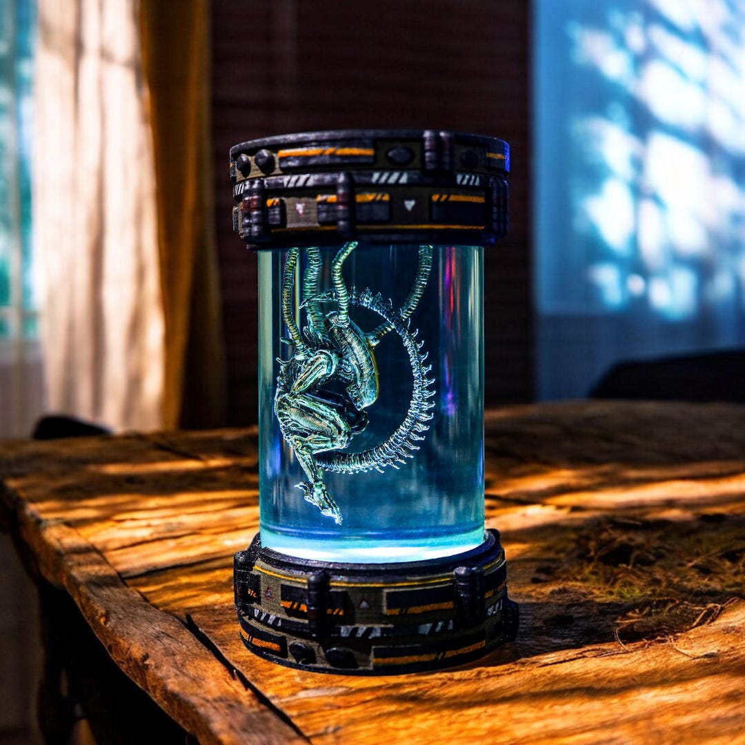 Alien Resin Lamp, Alien LED Night Light, Sci-fi Horror Desk Decor ...