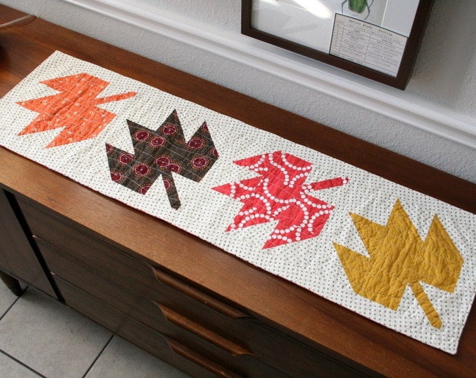 Modern Quilted Maple Leaf Table Runner - Etsy