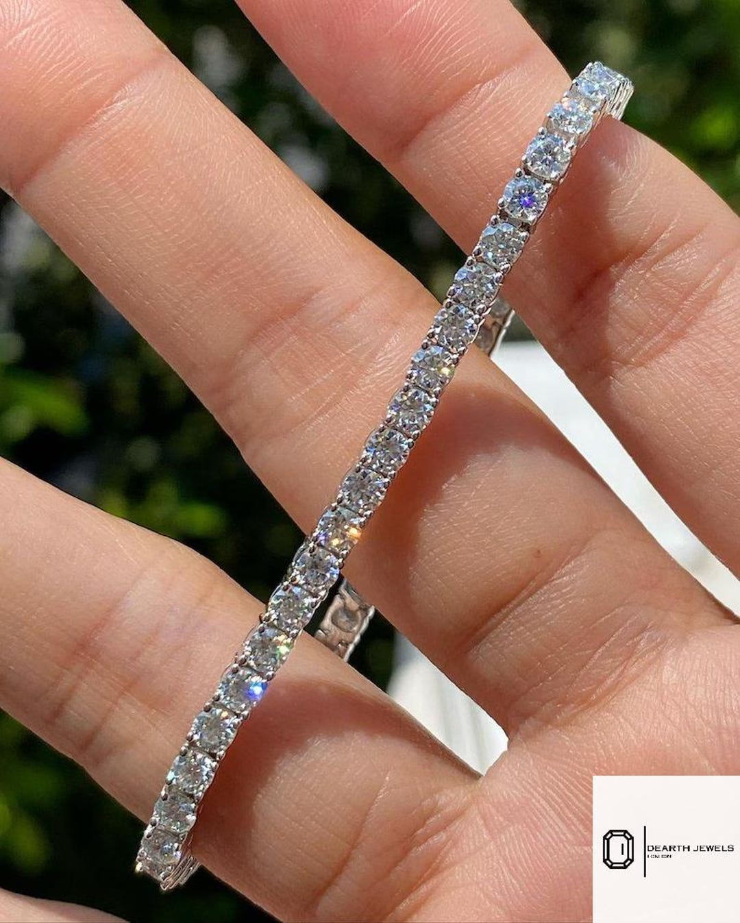 White Round Brilliant Cut Signity Diamond Prong-set Tennis Bracelet ...