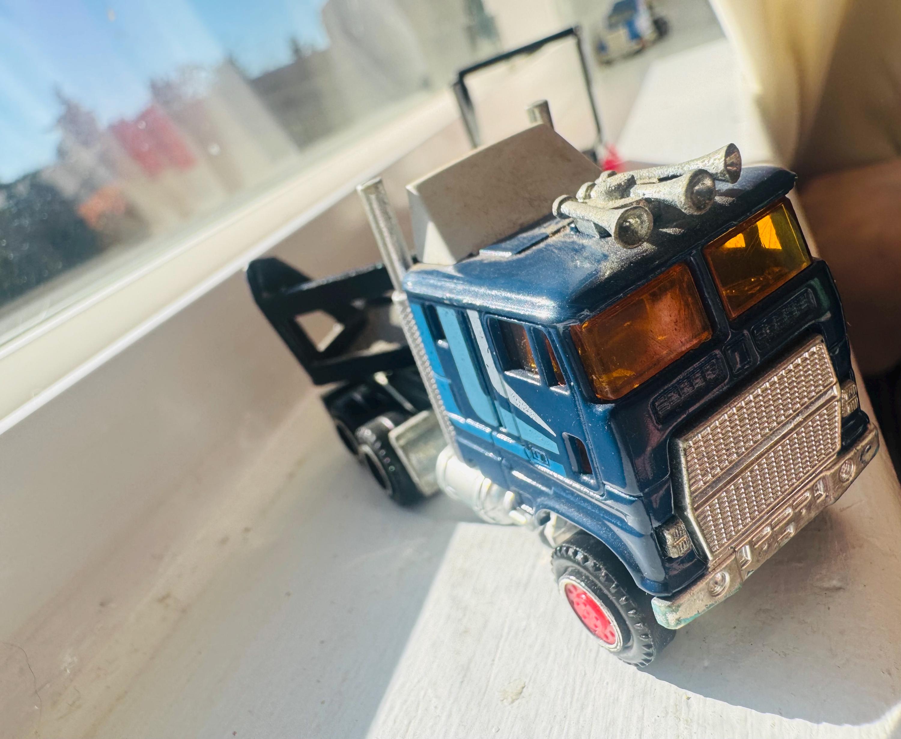 Mojorette - Cabover “super Movers” Semi Truck Tractor Trailer Low Boy ...