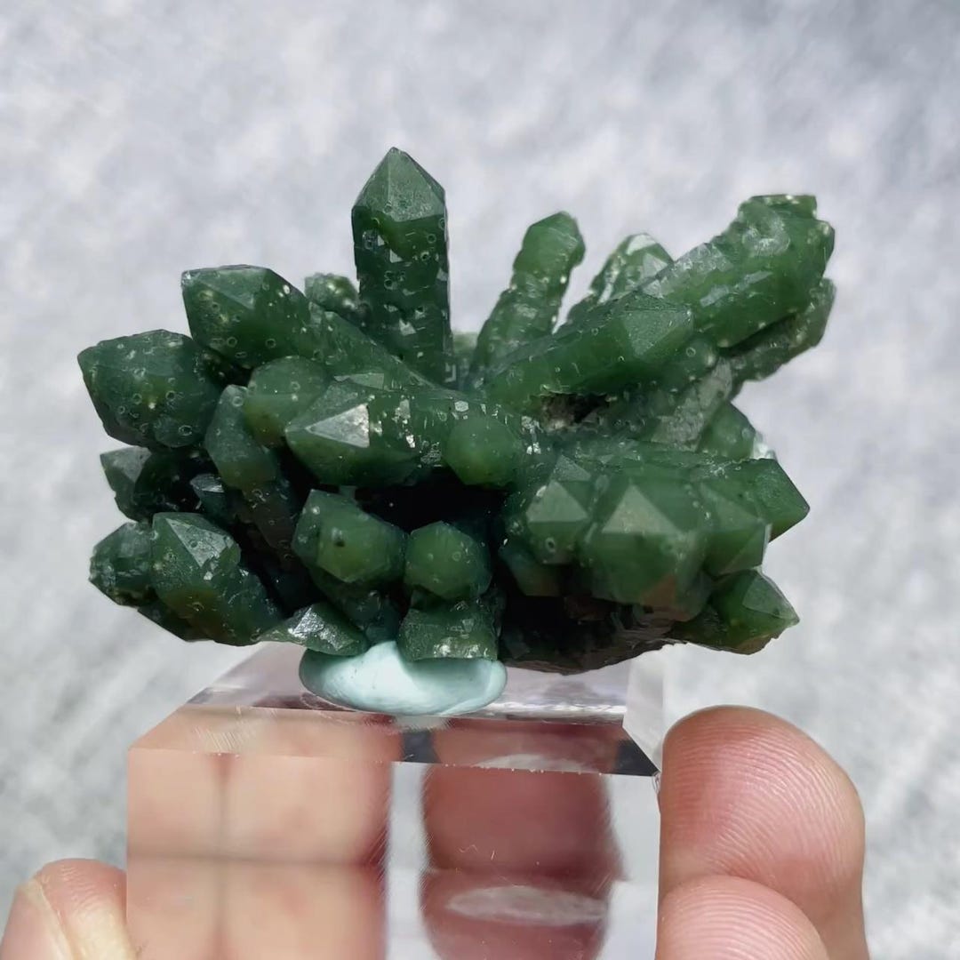 Natürlicher Grünquarz-Cluster aus der Inneren Mongolei, China 45 * 30 ...