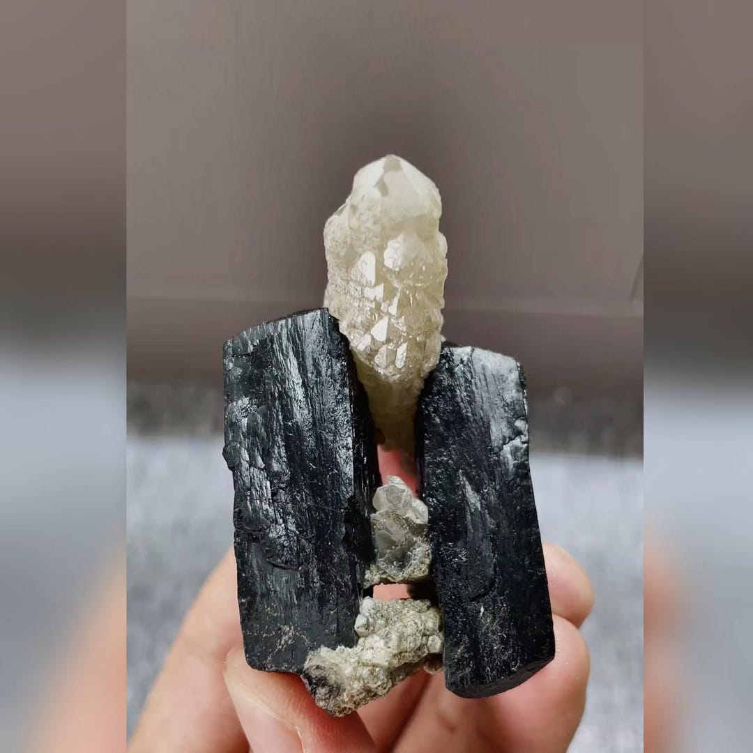 Natural Black Columnar Stone and Quartz Comes From Inner Mongolia,china ...