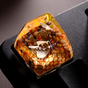 Bee Yellow Artisan Keycap, Cute Bee and Honey Resin Keycap, Gaming ...