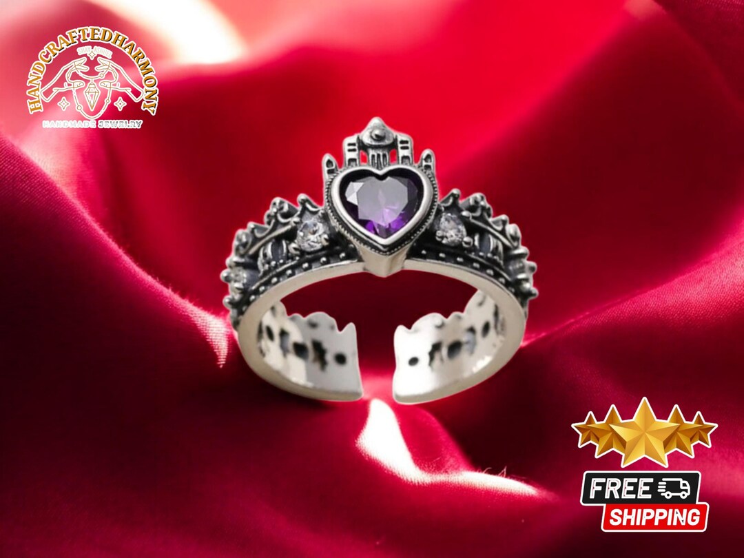 Vintage Heart Pattern Ring | Retro Crown-inspired Signet | Punk Metal-engraved Circlet ...
