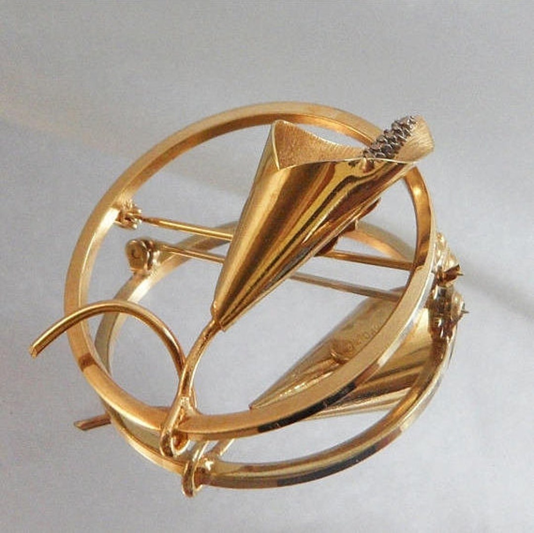 Circle Brooch. Silver and Gold Calla Lily Pin. Giovanni. Waalaa. - Etsy