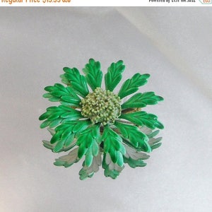 Flower Brooch. Bright Green Flower Brooch. 70s Flower Power Enamel ...