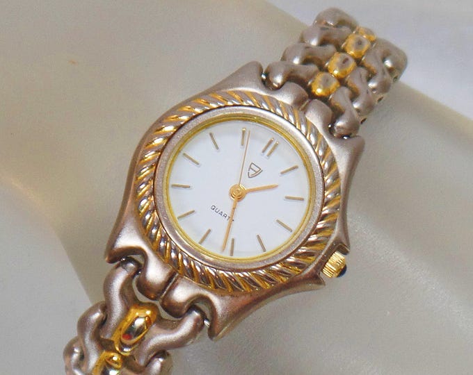 Ladies Watch. Alexander Julian Ladies Watch. Women's Silver and Brushed ...