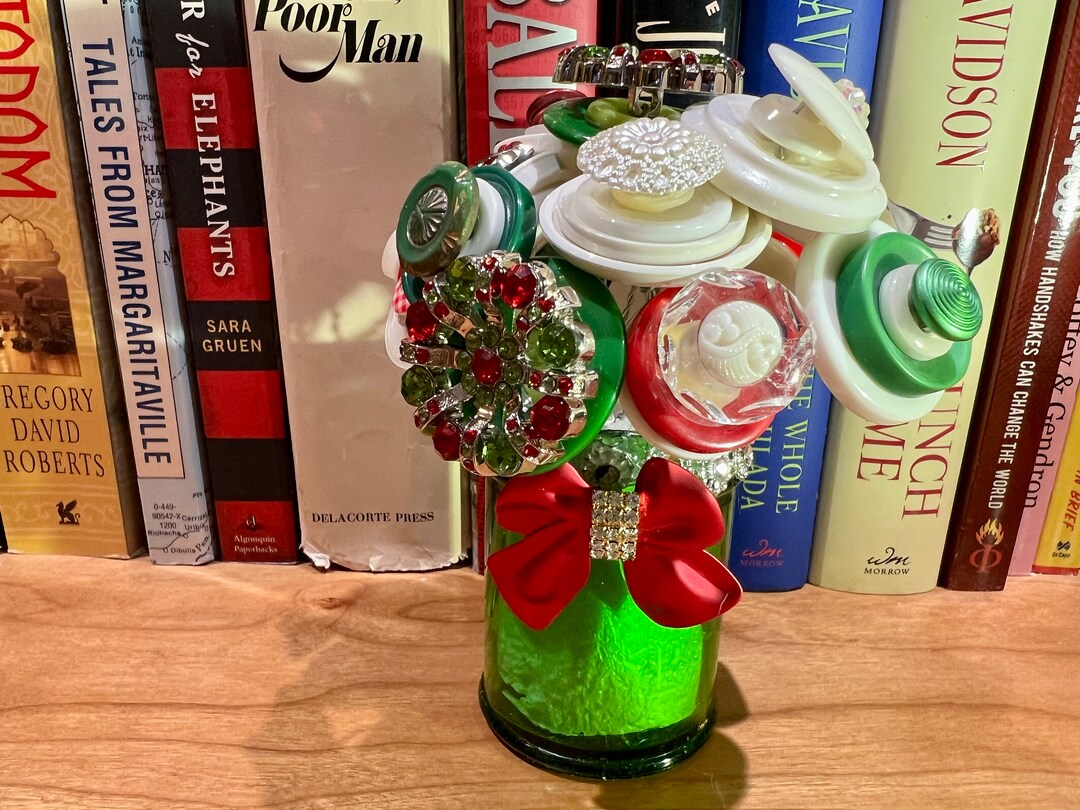 CHRISTMAS Button Flowers With Red Bow - Christmas ~ Button Art ~ Retro ...