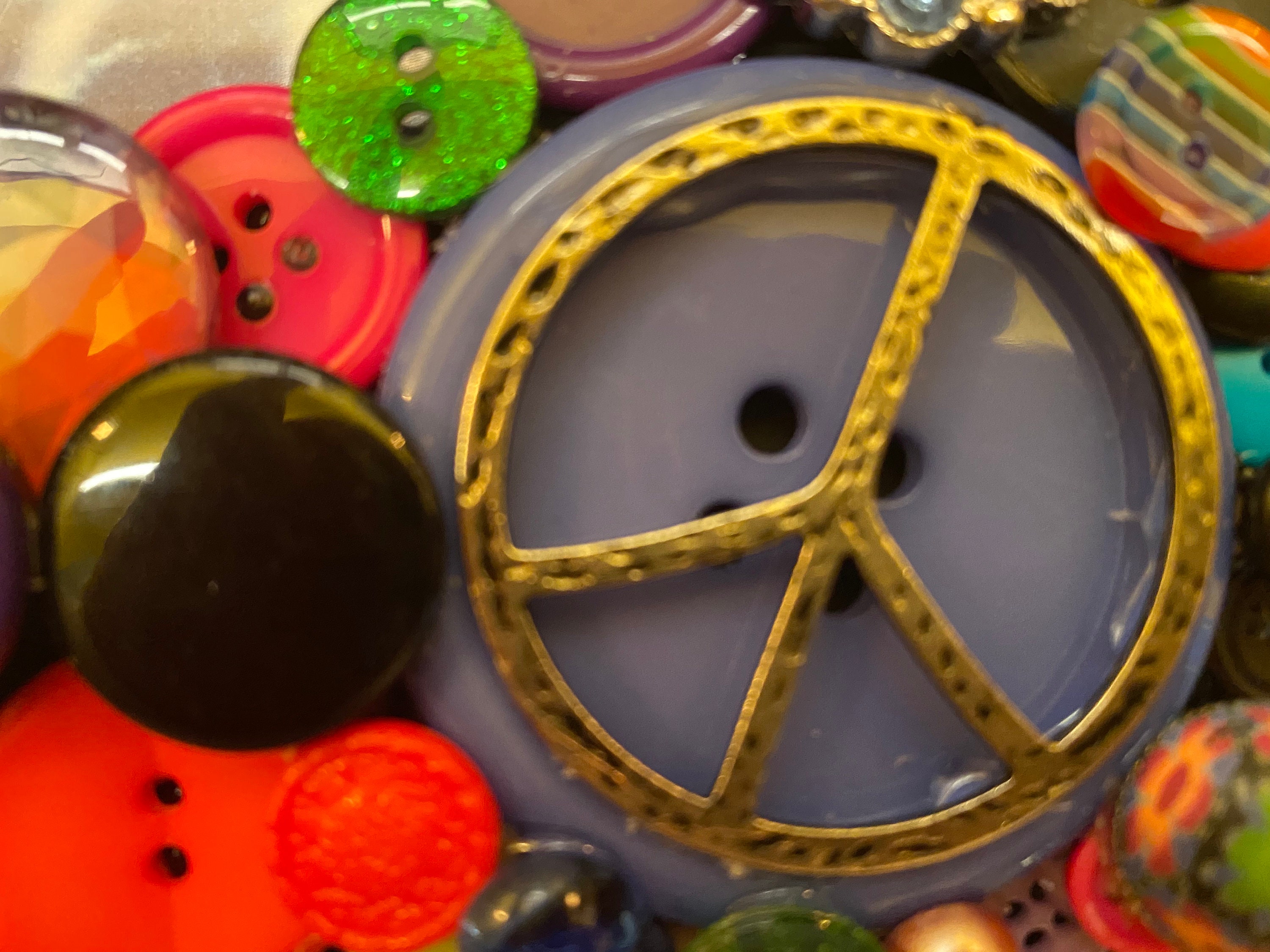 PEACE SYMBOL Button Picture Frame ~ Bohemian Decor ~ Unique Frame ...