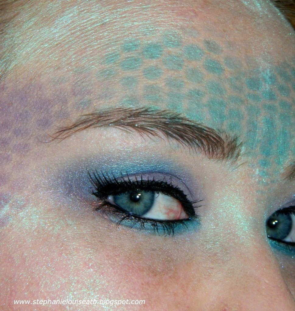 Mermaid Makeup Looks for Ariel Halloween Costume Sparkly Eye Shadow SFX ...