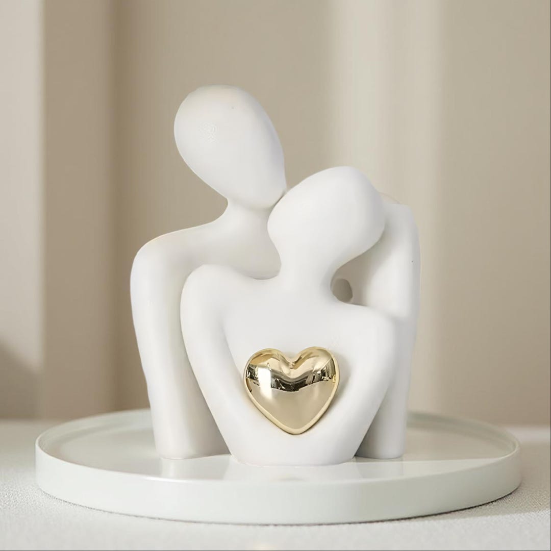 Couple Love Statue – Modern Sculpture With Golden Heart – Elegant ...