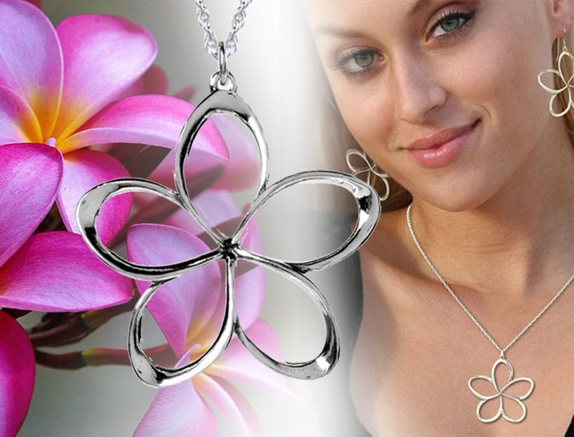 A Hawaiian Pua Melia Plumeria Pendant Perfect For Casual Evenings Out Etsy