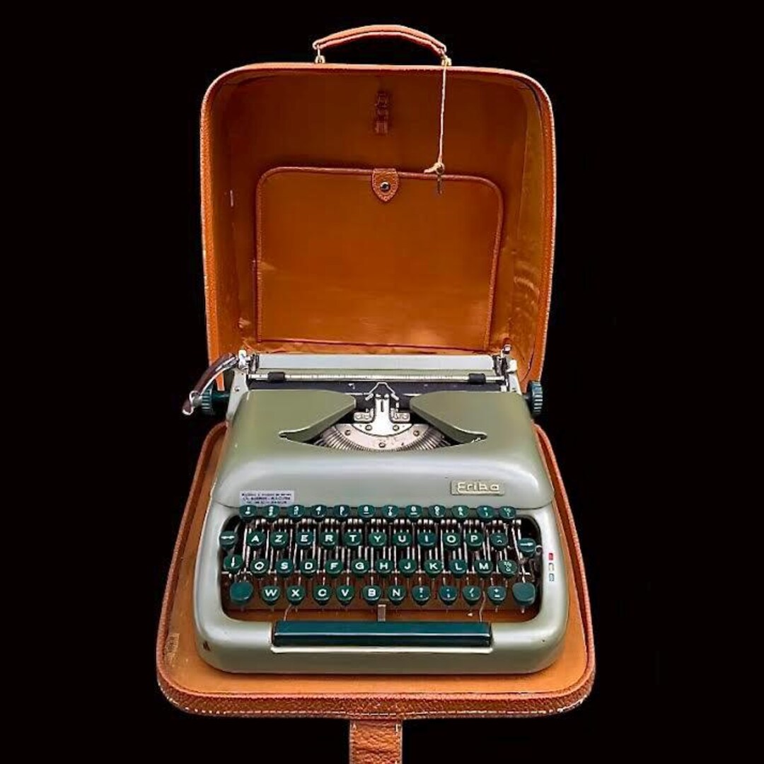 Vintage Erika 12 Typewriter With Case and Key – AZERTY Keyboard ...