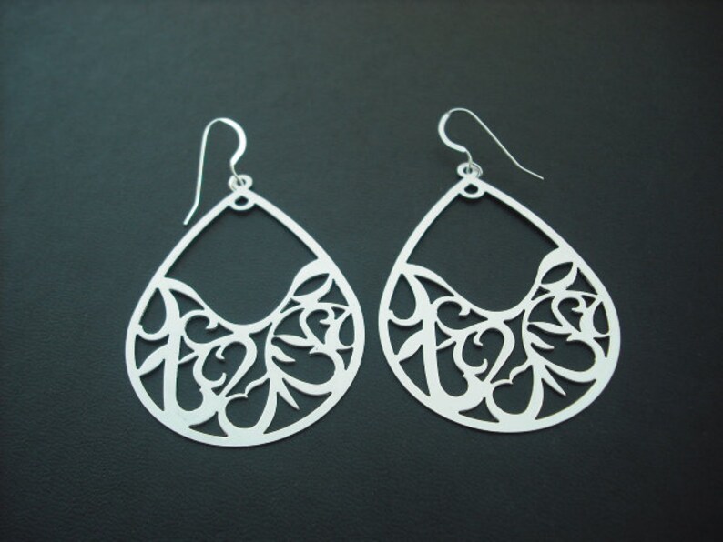 Matte Arabesque Pattern Teardrop Necklace White Gold Plated - Etsy