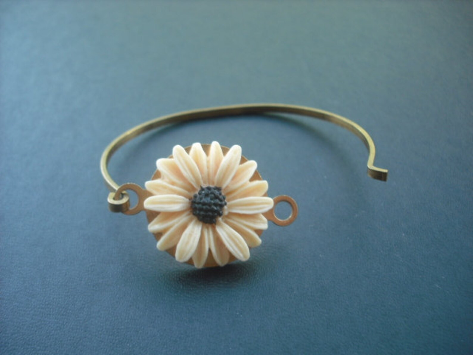 Ivory Daisy Flower Hinge Cuff Bangle Bracelet - Etsy