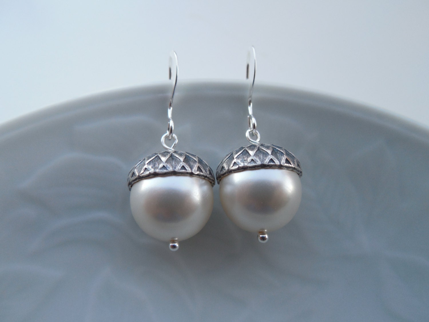 Bridesmaid Gift Gold or Silver Necklace with Acorn Pearl | Etsy