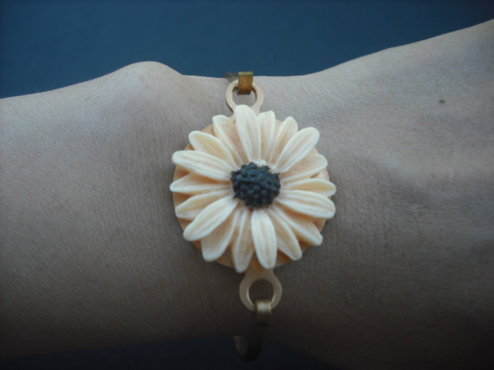 Ivory daisy flower Hinge Cuff Bangle Bracelet | Etsy