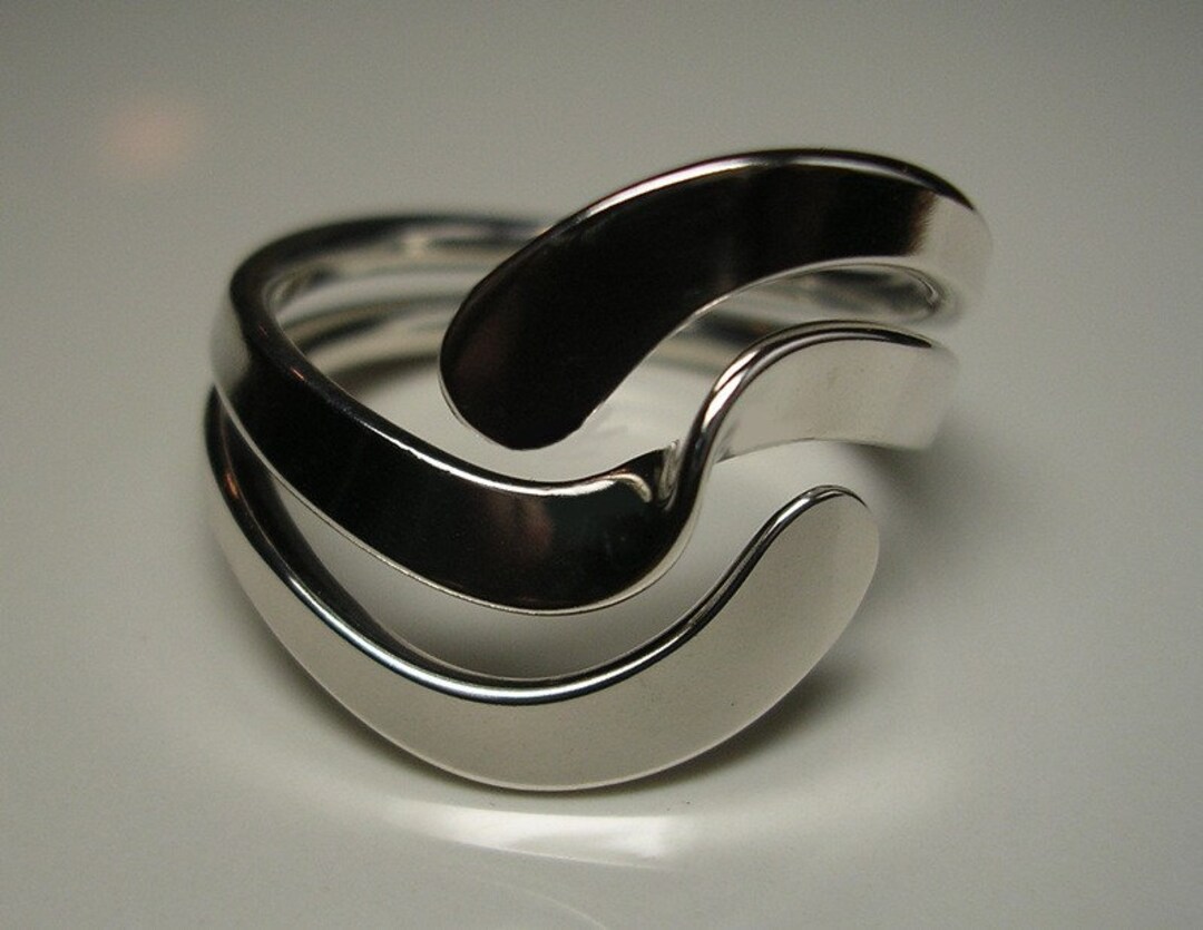 Energy Ring™ - Wave With Closed Wings in Various Metals - Etsy