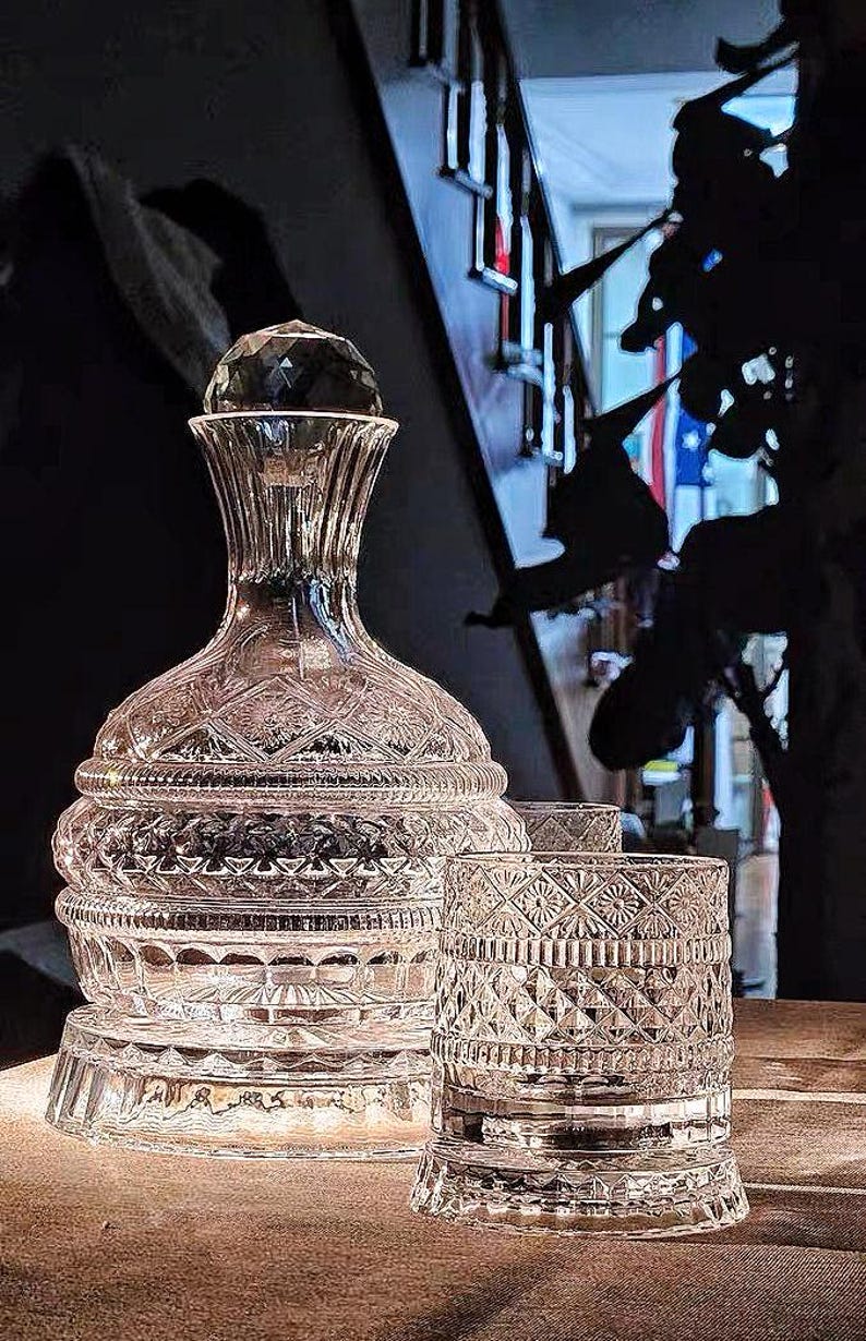 Crystal Wine Decanter With Rotating Base & Glass Lid - Etsy