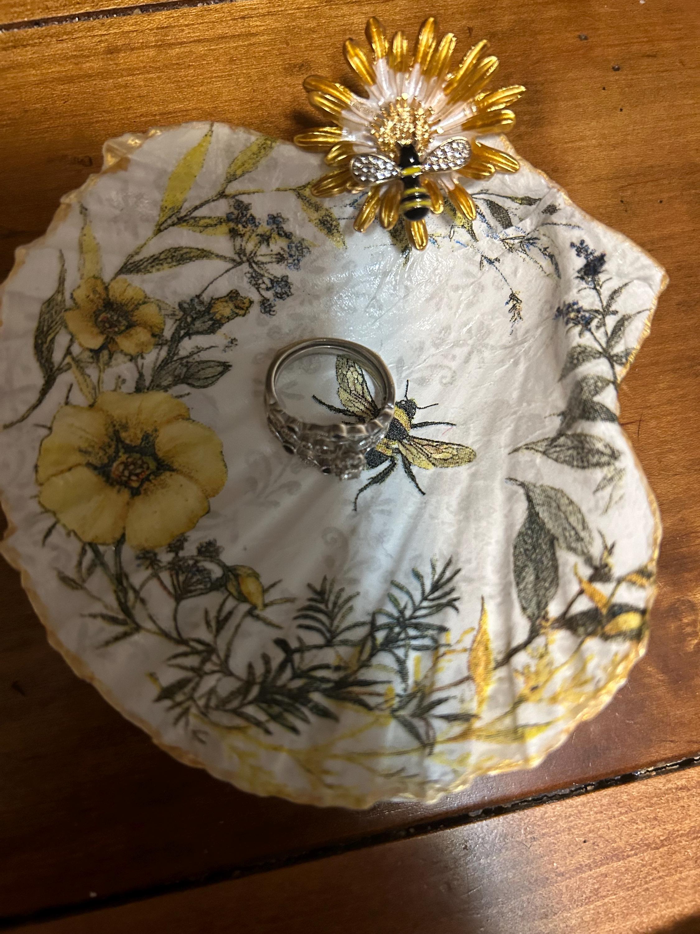Scalloped Bee Seashell - Etsy