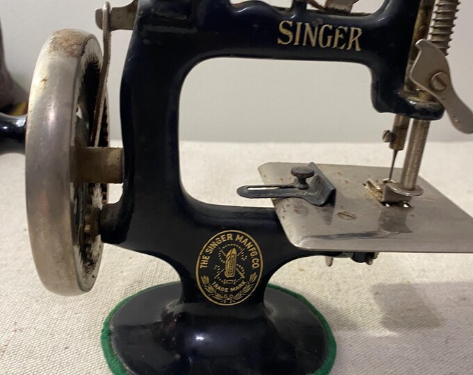 Rare Antique Singer Hand Crank Specialty Sew Handy Model Machine ...