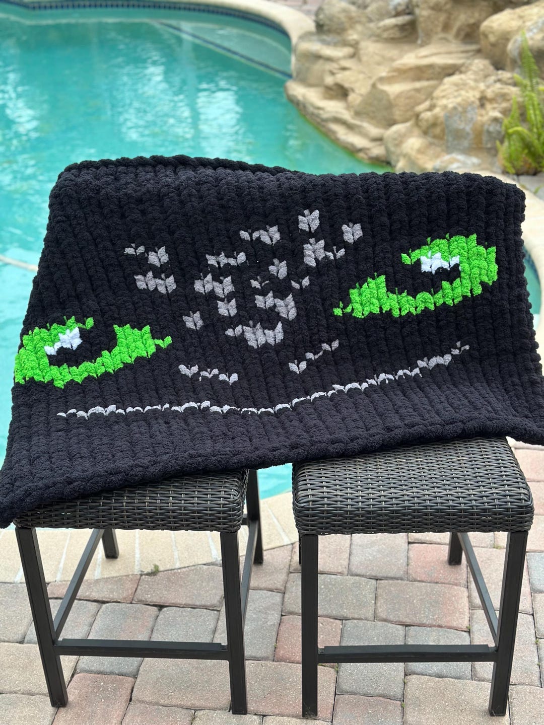 TOOTHLESS Chunky Knit Throw - Etsy