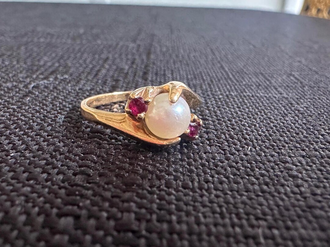 VINTAGE - Pearl & Ruby Ring - Etsy