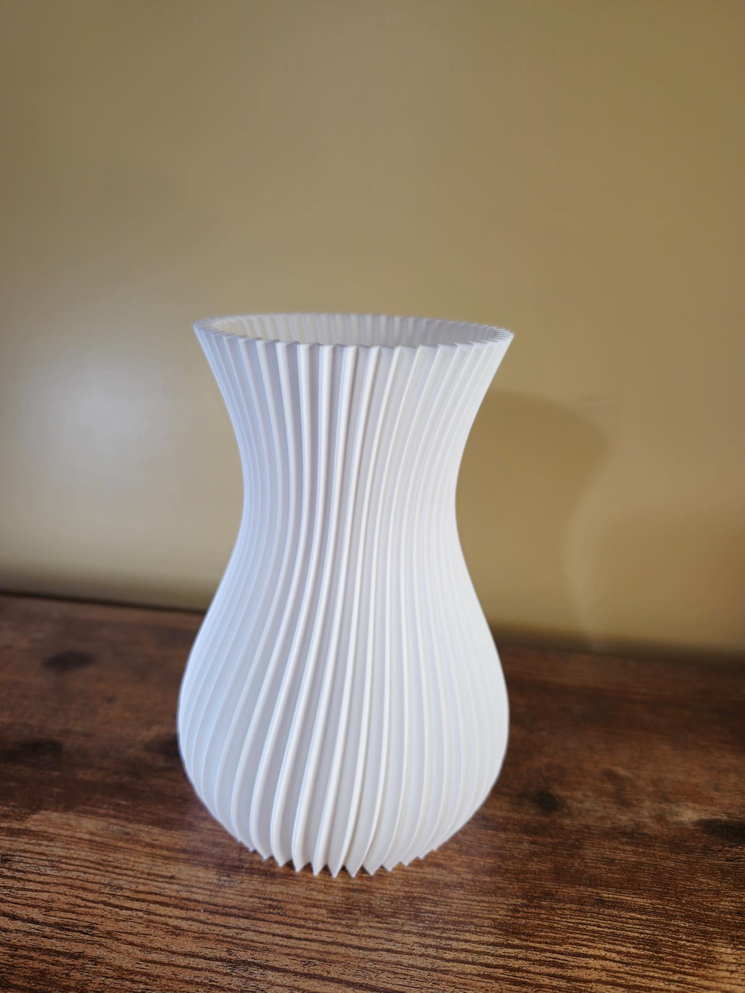 Elegant Ribbed Vase - 3D Printed, Modern Home Decor for Dry Flowers - Etsy