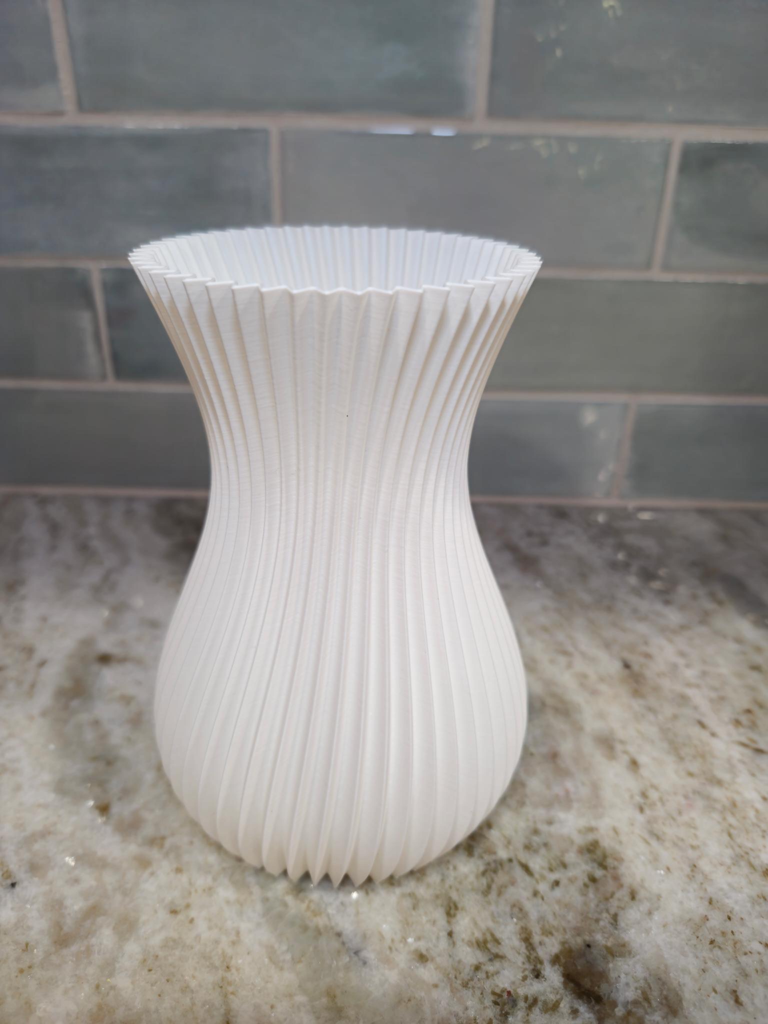 Elegant Ribbed Vase - 3D Printed, Modern Home Decor for Dry Flowers - Etsy