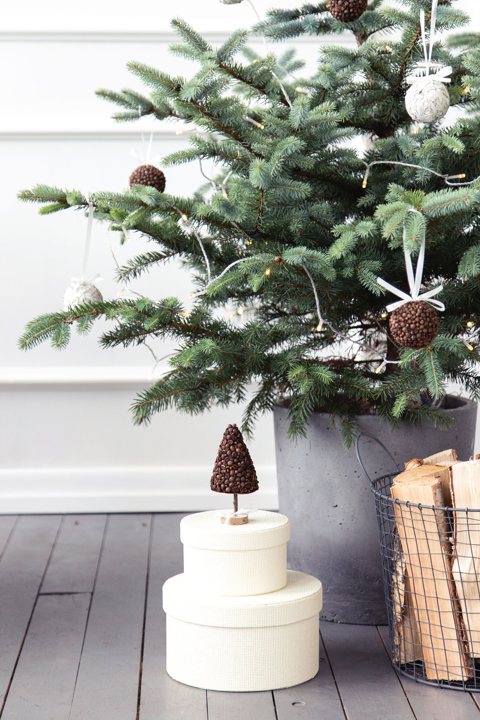 Scented Christmas Ornaments - Pomander Balls With Cloves and Allspice ...