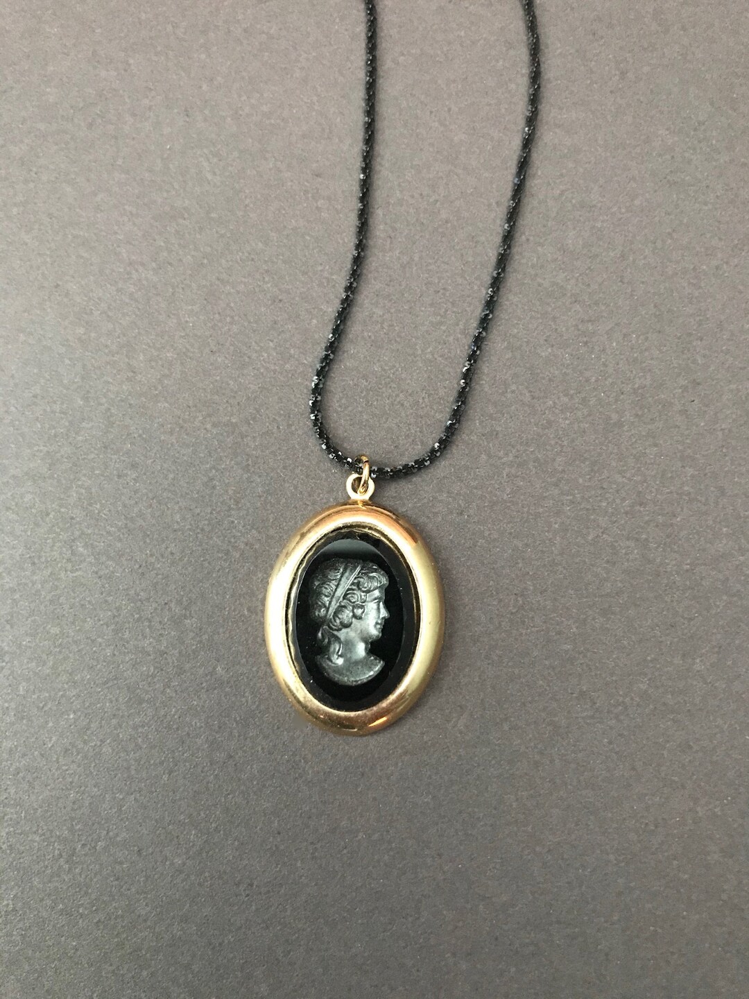 Vintage Sarah Coventry Black Cameo Pendant in Gold Tone Setting - 18 ...