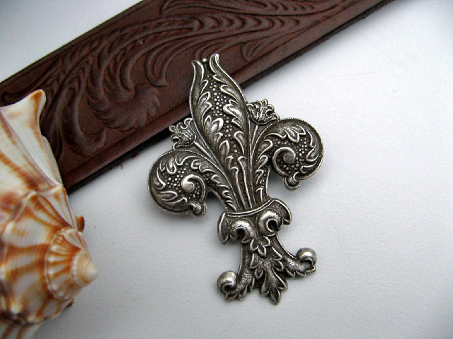 Antique Silver Fleur-de-lis Brooch Victorian Steampunk Era - Etsy Antique Silver Fleur-de-lis Brooch Victorian Steampunk Era - Etsy