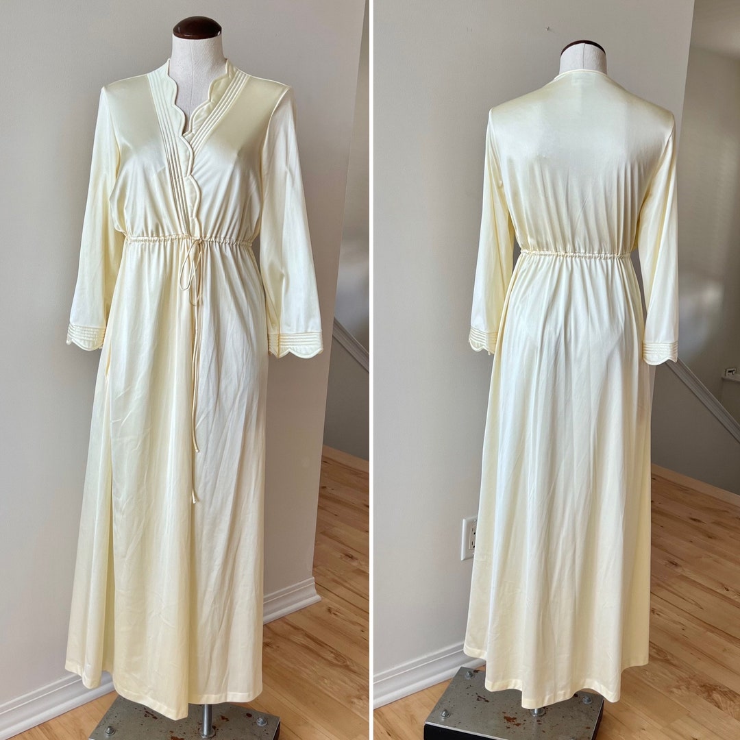 Vintage Ladies Dressing Robe / Ivory Vintage Bath Robe / Like New ...