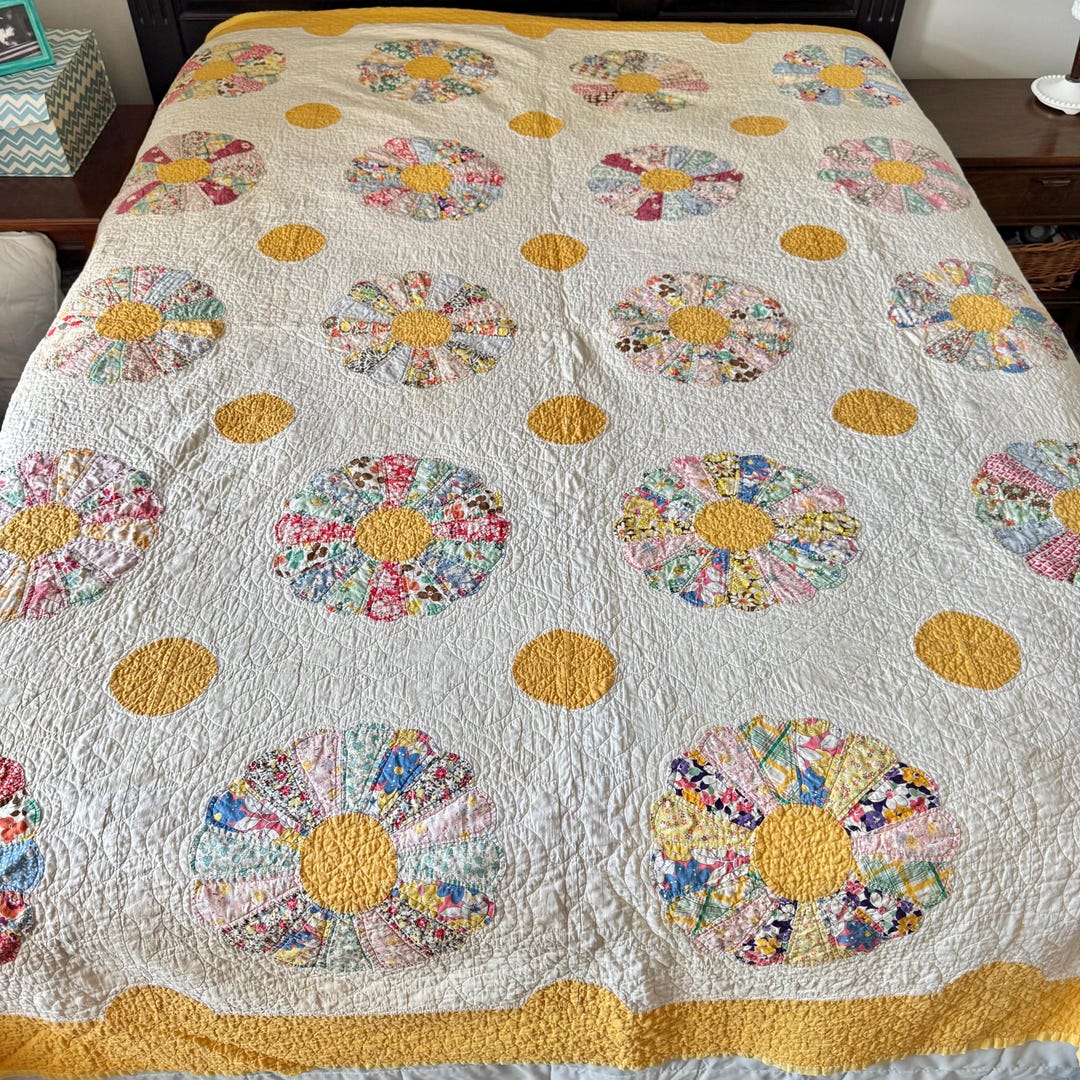 Yellow and White Vintage Dresden Plate Quilt / Multi Color Dresden ...