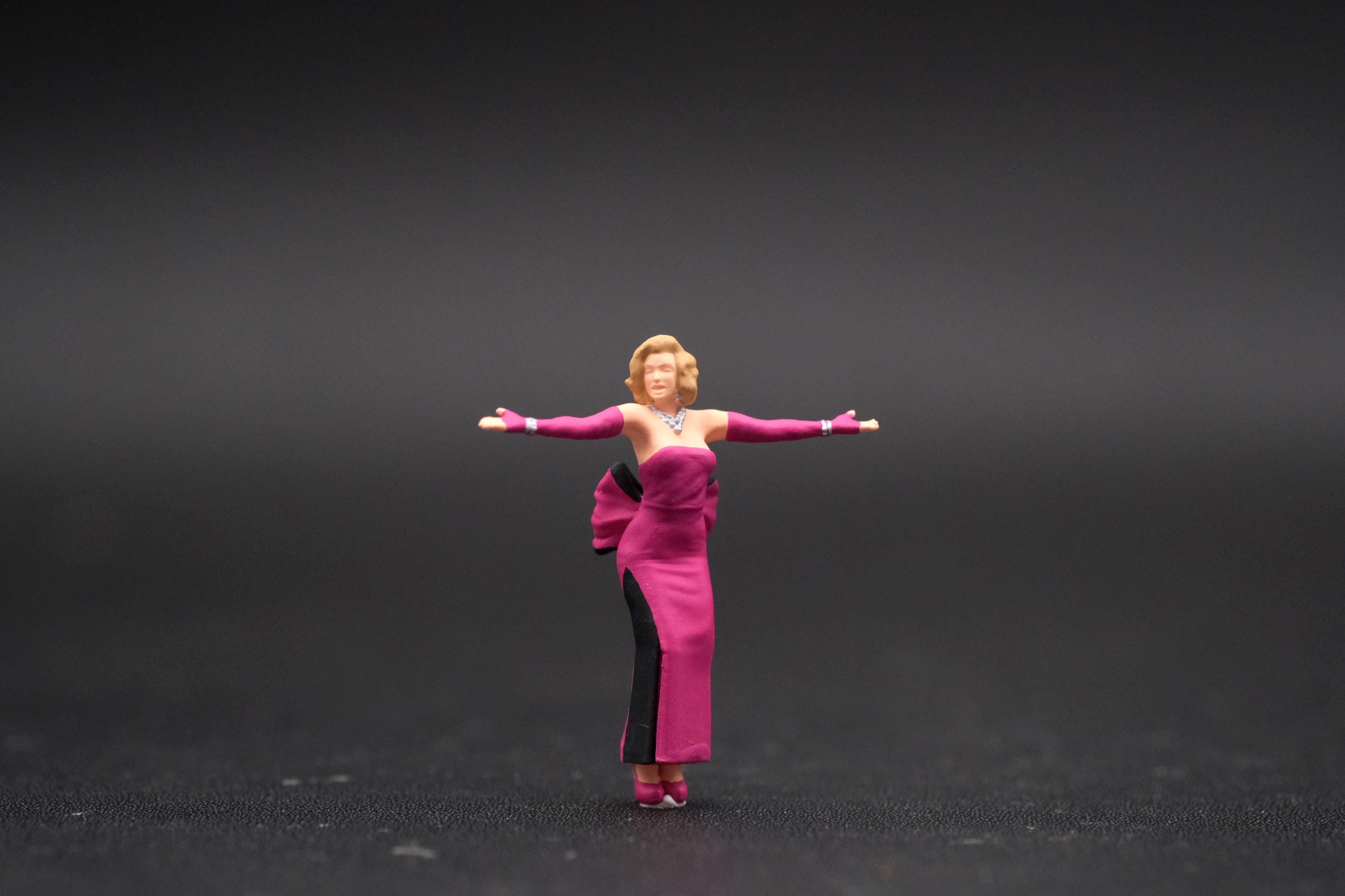 Miniature Figure the Famous Woman Scale 1/64 or 1/87 for Diecast and ...