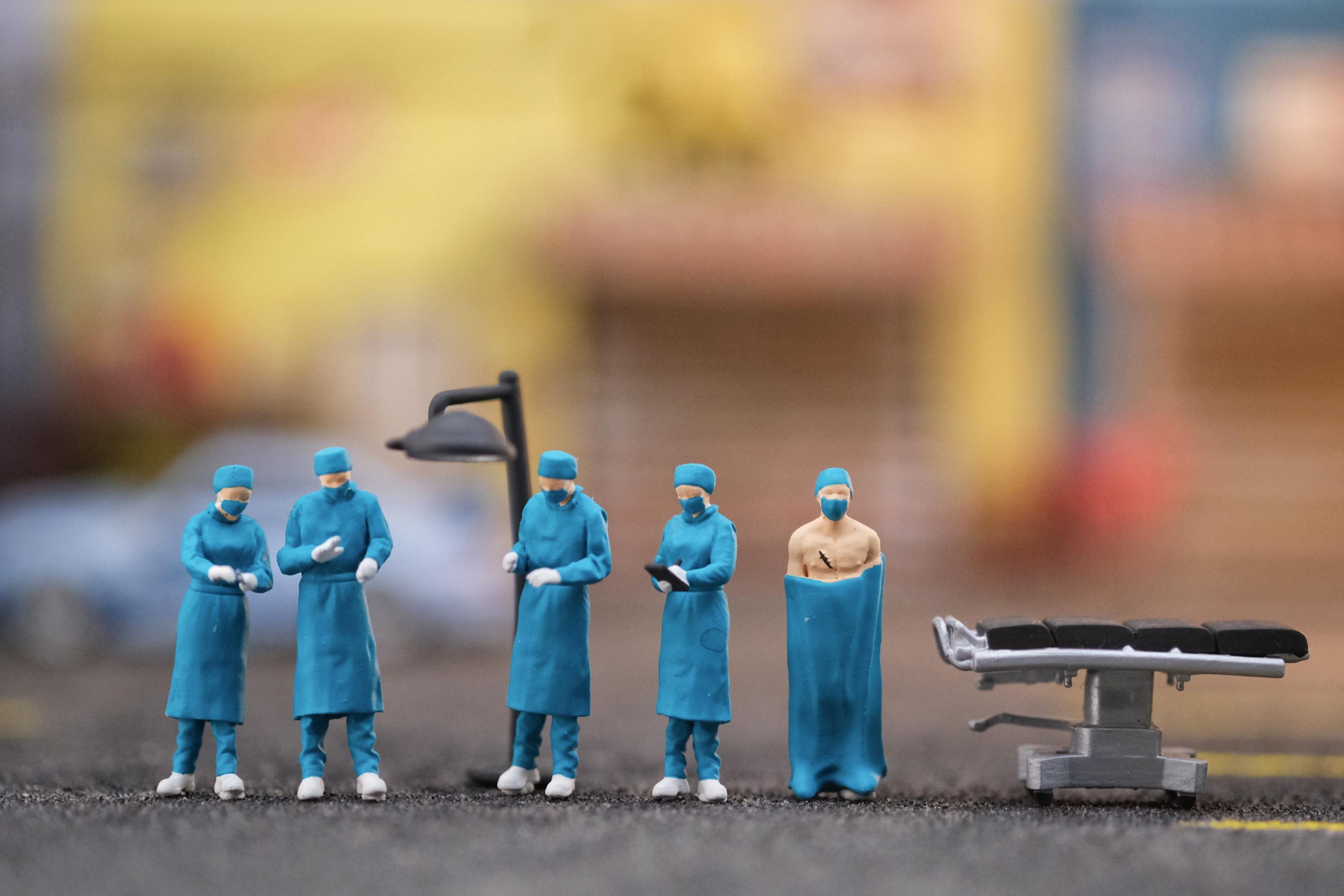 Miniature Figure Doctor Operation Set Scale 1/64 or 1/87 for Diecast ...