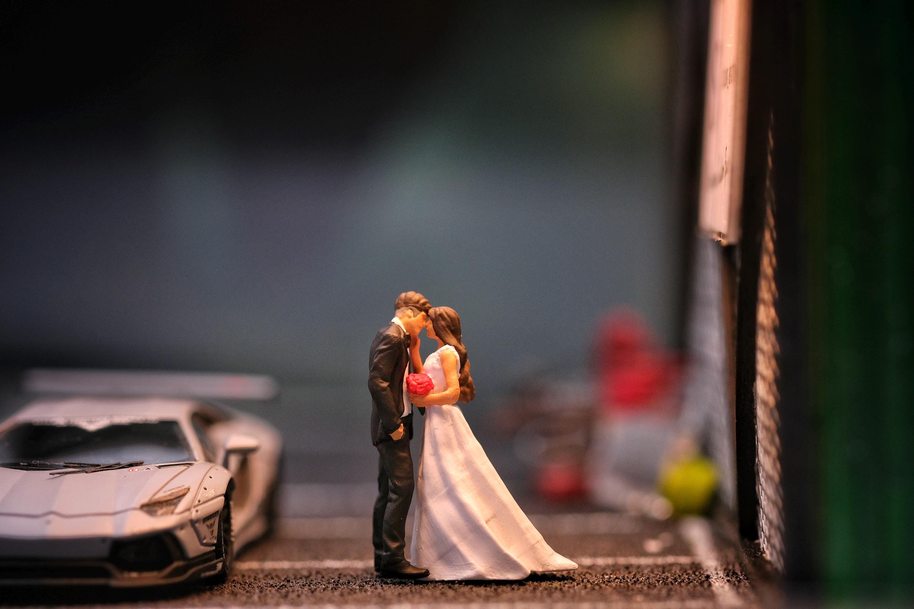 Miniature Figure Couple Prewedding Scale 1/64 or 1/87 for Diecast and ...