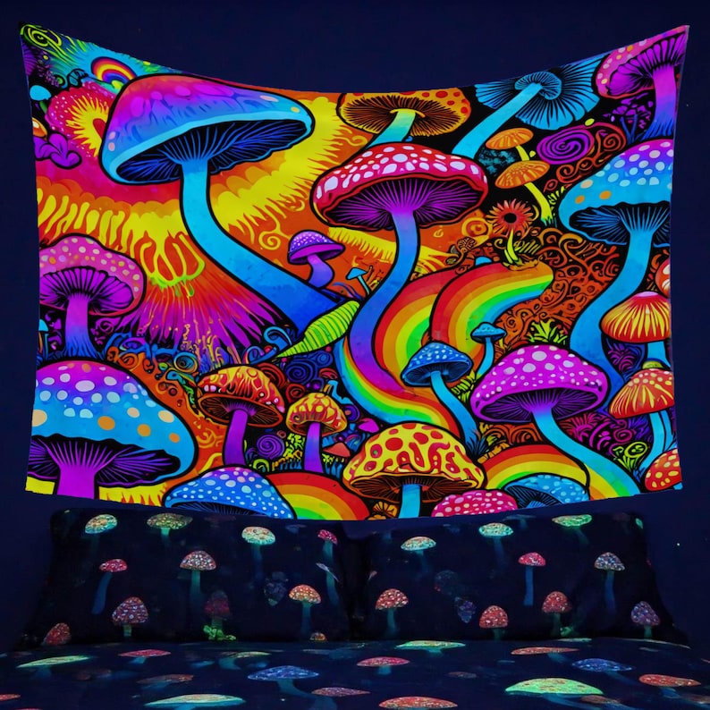 Trippy Mushroom Indoor Wall Tapestries, Psychedelic Hippie Room Decor ...