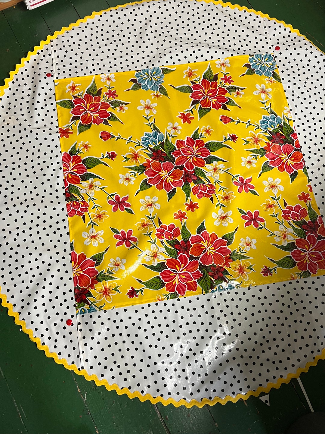 Tropical Paradise . --retro Round Oilcloth Tablecloth With Hibiscus ...